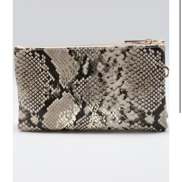 Caroline Hill | Bags | Caroline Hill Crossbodywristlet | Poshmark